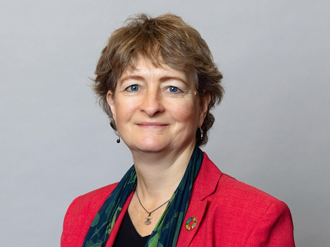 Om Line / About Line | Line Barfod